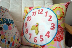 Clock Pillow - Neatorama